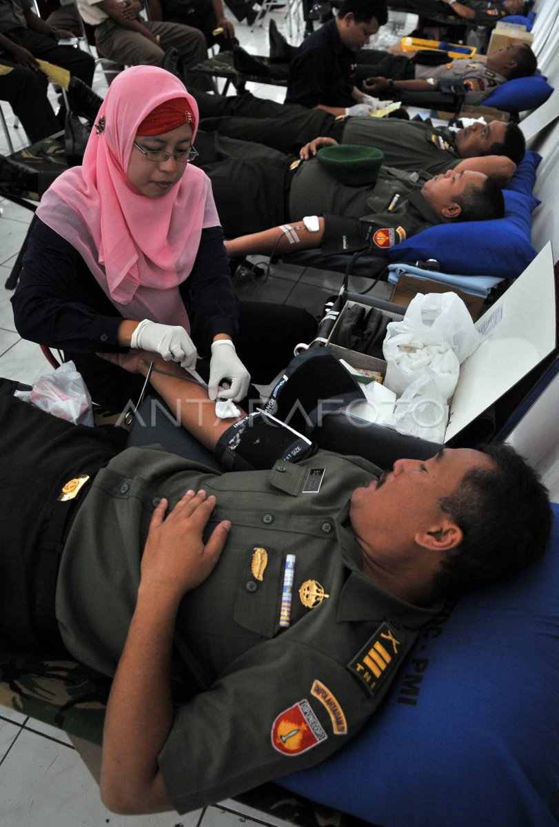 DONOR DARAH TNI | ANTARA Foto