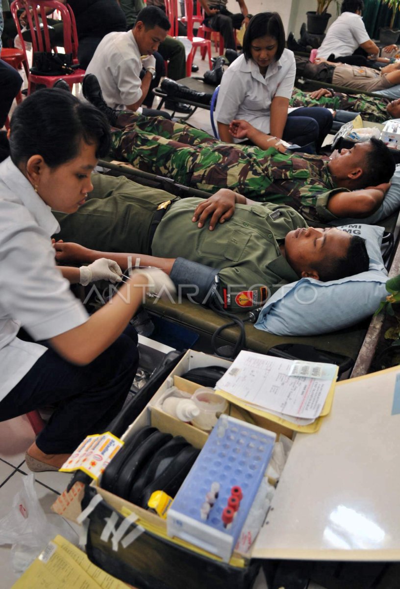 DONOR DARAH TNI | ANTARA Foto
