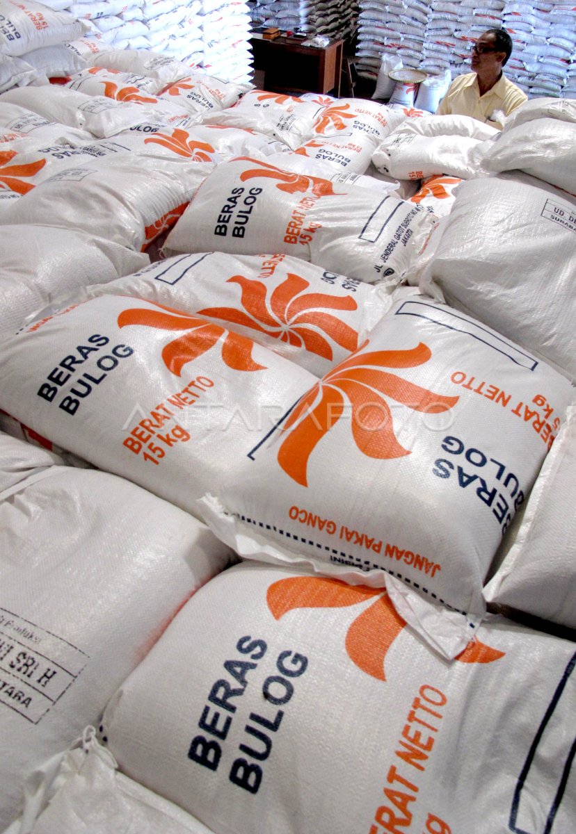 BERAS BULOG | ANTARA Foto