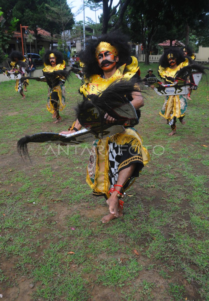 KESENIAN TARIAN BADONG | ANTARA Foto