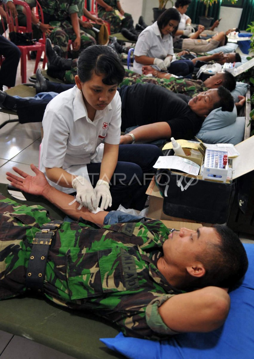 DONOR DARAH TNI | ANTARA Foto