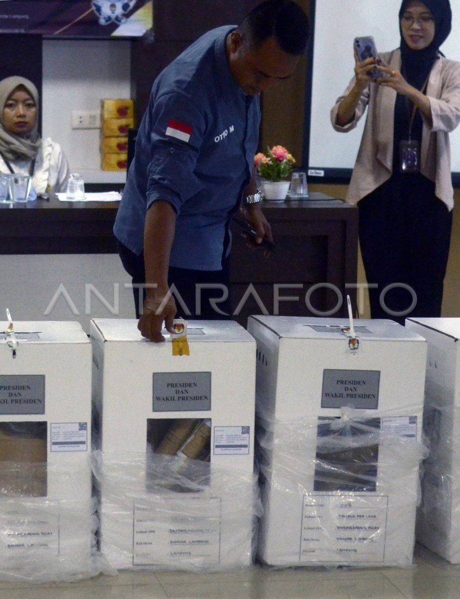 Rekapitulasi perhitungan suara PPK di Bandar Lampung | ANTARA Foto