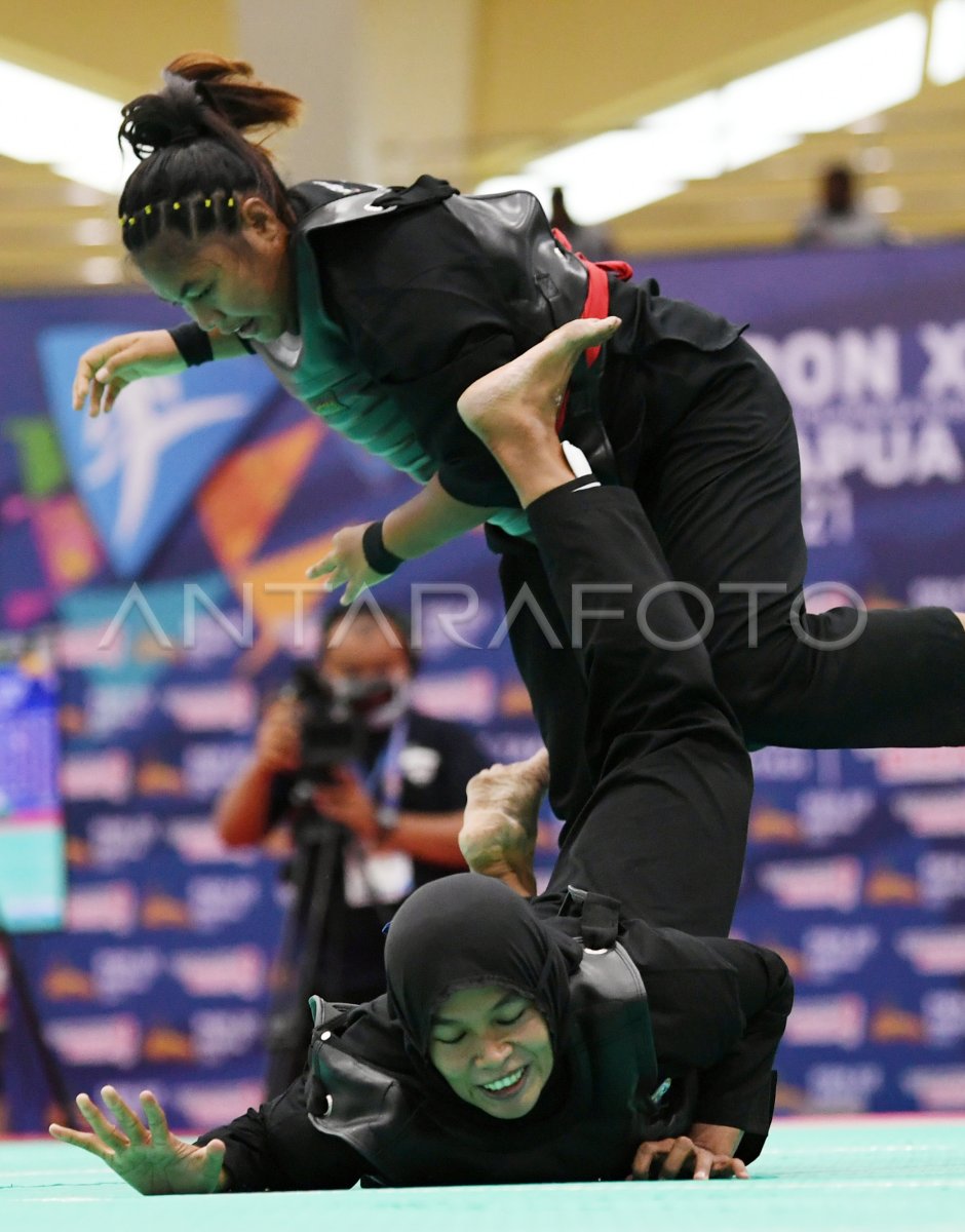 PENYISIHAN PENCAK SILAT PUTRI | ANTARA Foto